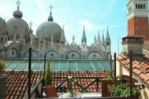 Relais Piazza San Marco (Venice, Calle Spadaria), otel  Venedik'ten