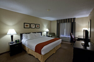 Holiday Inn Express Hotel & Suites Plymouth (Indiana, Indiana State Route 931), otel  İndiana Eyaleti'nden
