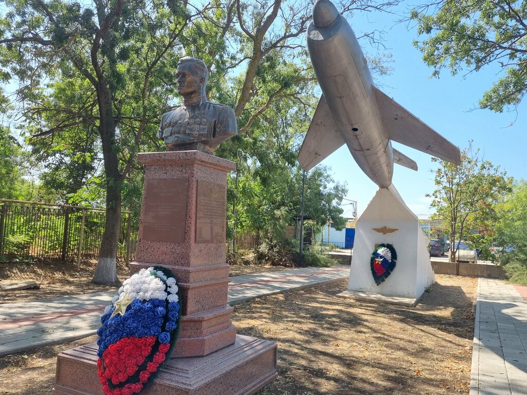 Anıt, heykel Авиаторам-гвардейцам, Sevastopol, foto
