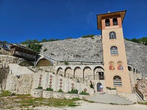 Anastasia the Patterner (Autonomous Republic of Crimea, Bakhchisarayskiy rayon, Landshaftno-rekreatsionny park regionalnogo znacheniya Bakhchisaray), ortodoks kiliseleri  Kırım Cumhuriyeti'nden