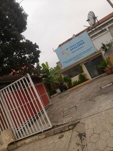 Santa Apolónia (Luanda, Rua Comandante Dangereux), tıp merkezleri ve klinikler  Loanda'dan