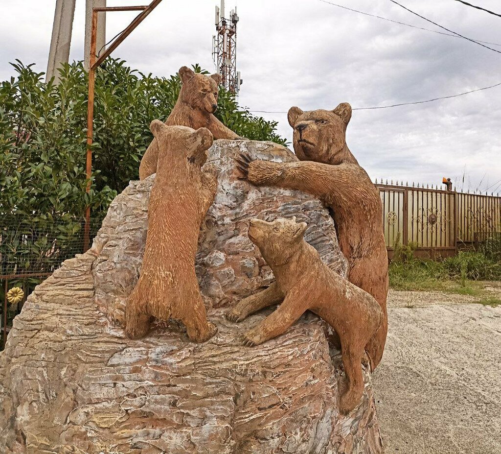 Park, sokak heykeli Медведица и три медвежонка, Soçi, foto