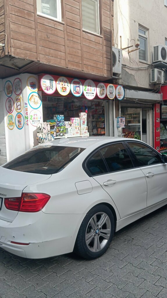 Giyim mağazası Şerafet Nur Eşarp, İstanbul, foto