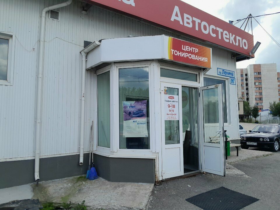 Araç camlarının renklendirilmesi Tsentr tonirovaniya, Magnitogorsk, foto