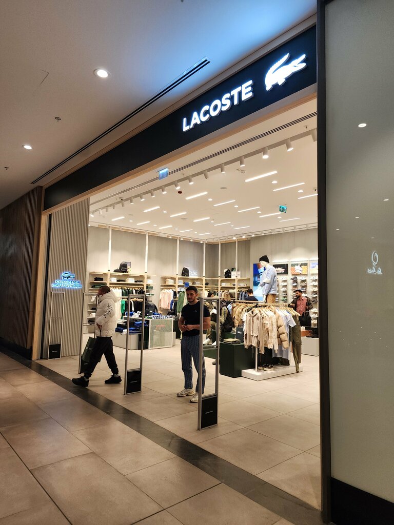 Giyim mağazası Lacoste, Bakü, foto