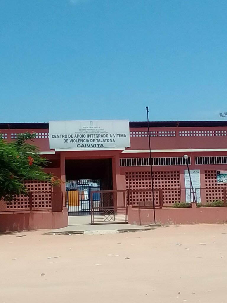 Ortaokul Escola, Loanda, foto