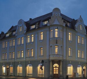 Apartment Hotel Kral (Bavaria, Erlangen, Luitpoldstraße, 77), otel  Erlangen'dan