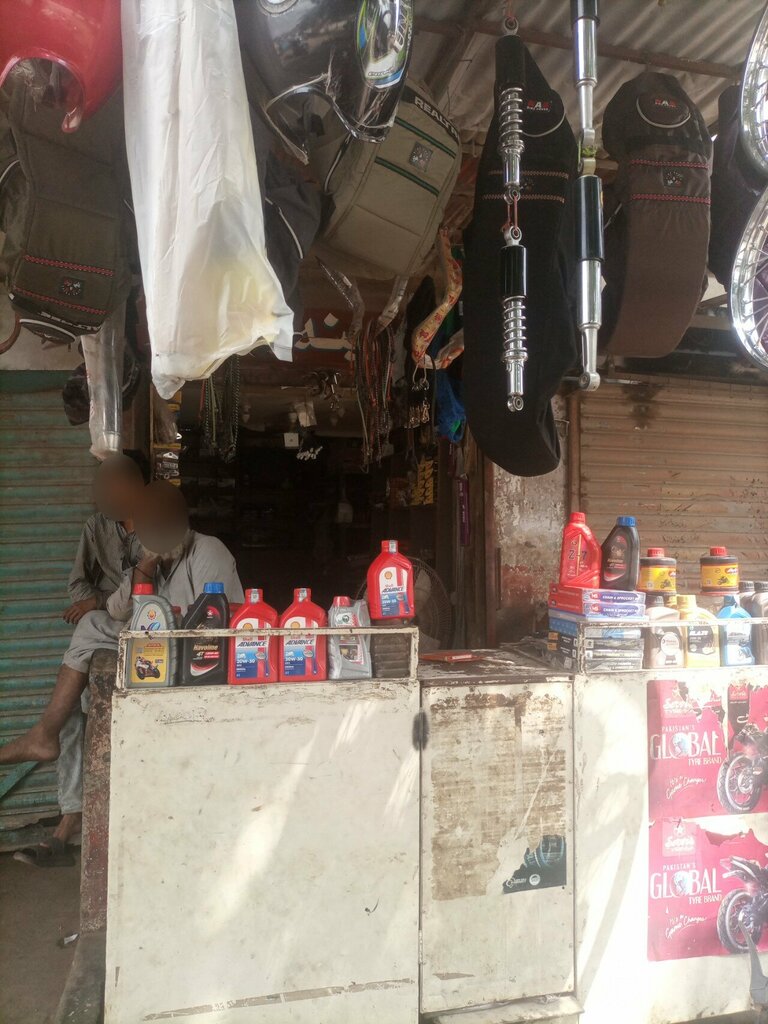 Otomobil yedek parçaları Al madina autos, Karaçi, foto