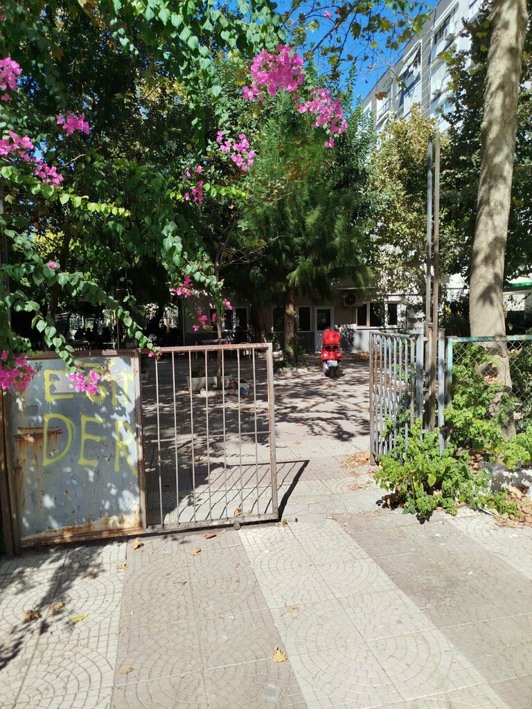 Sendikalar Eğitimciler Derneği Lokali, İzmir, foto
