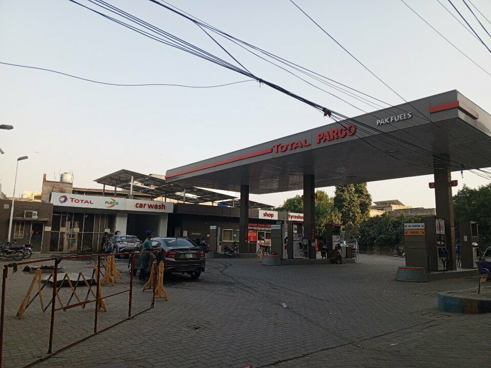 Benzin istasyonu Total, Lahor, foto