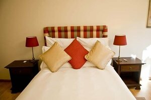 Villa Moringa (Windhoek, Joseph Mukwayu Ithana Street), otel  Windhoek'ten