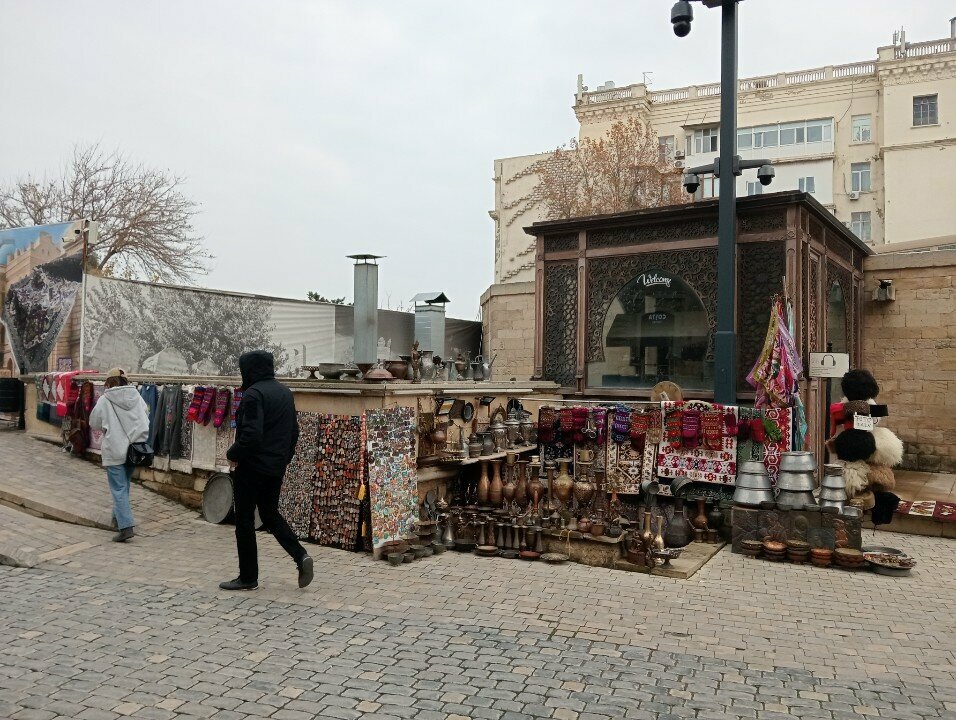 Hediyelik eşya mağazaları Магазин сувениров, Bakü, foto