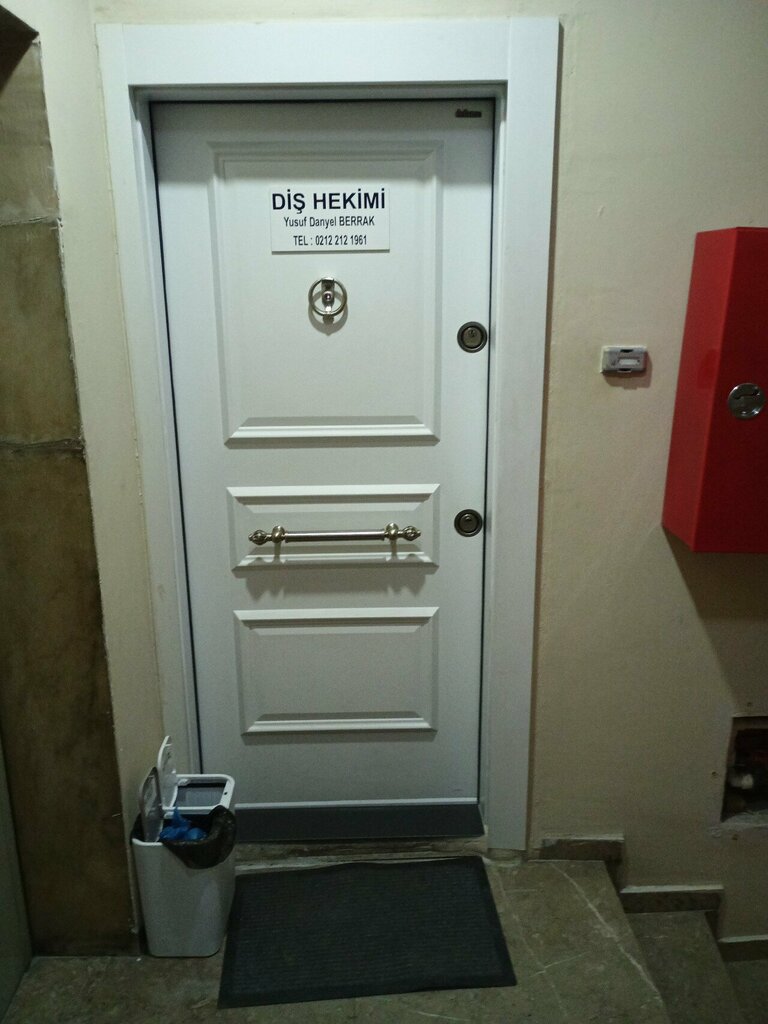 Özel ağız ve diş sağlığı klinikleri ve muayenehaneleri Diş Hekimi Yusuf Danyel Berrak, İstanbul, foto