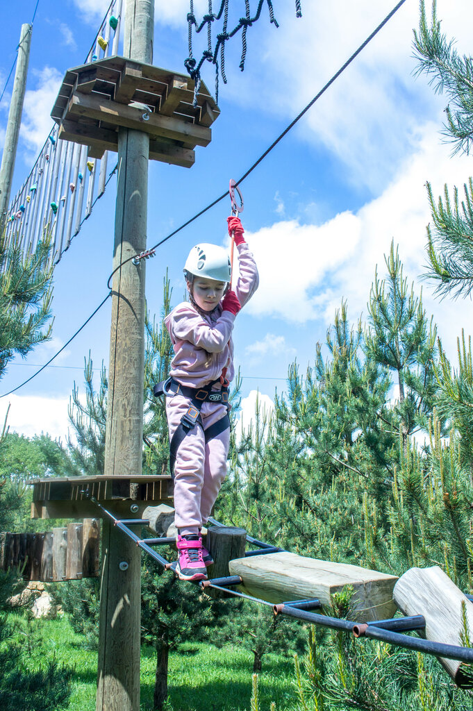 Tırmanma duvarı Скалодром, Karaçay‑Çerkez Cumhuriyeti, foto