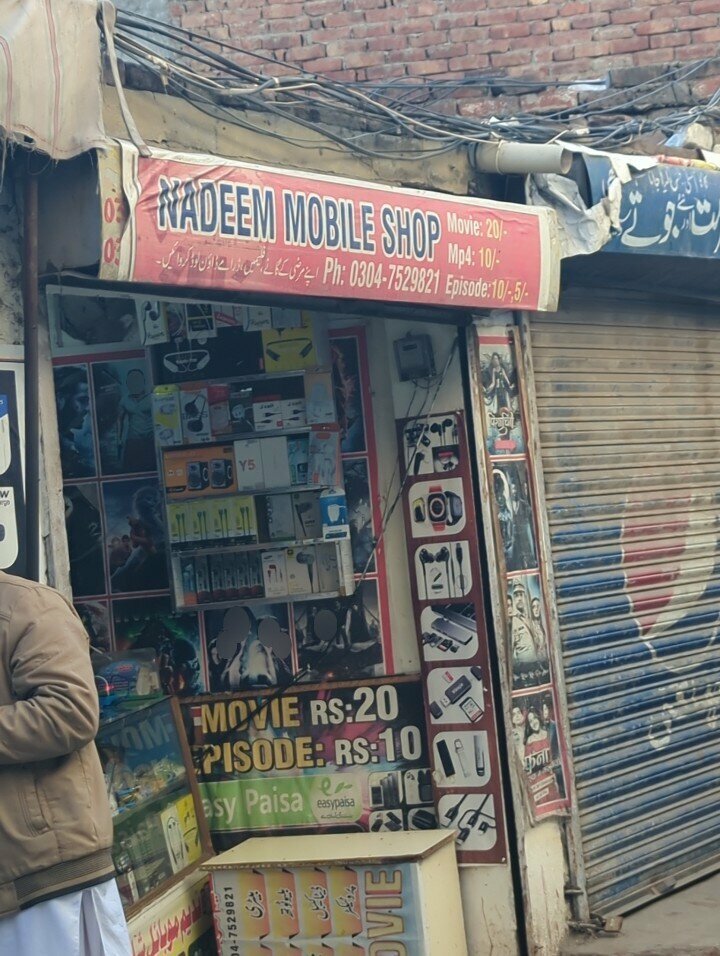 Sergi standları Nawaz mobile shop, Lahor, foto