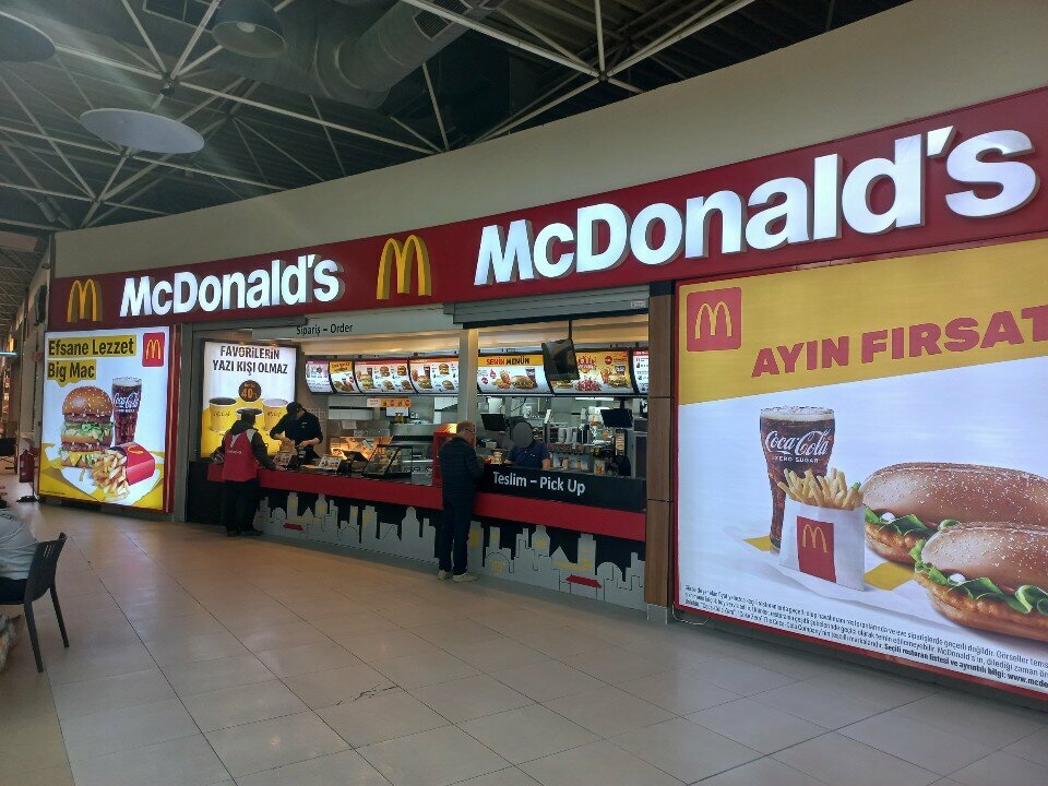 Fast food McDonald's, İzmir, foto