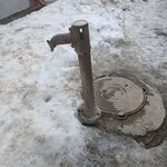 Standpipe (Sverdlovsk Region, Verkhnyaya Pyshma, ulitsa Sverdlova), tulumba  Verhniaya Pyşma'dan