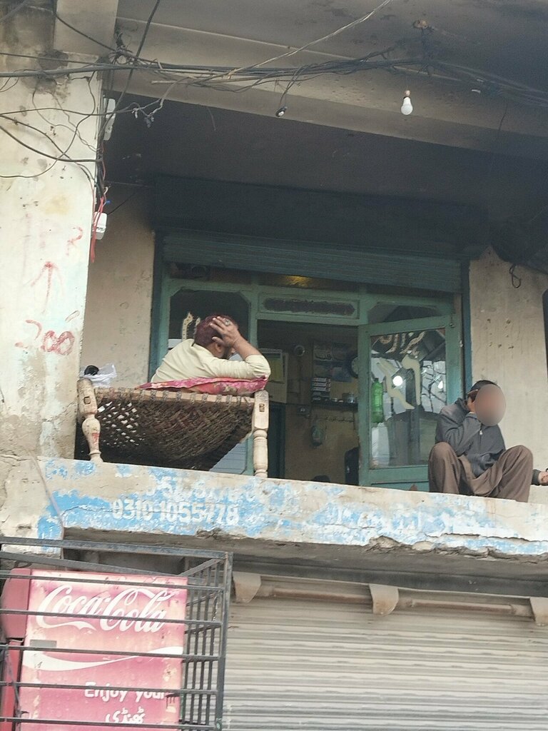 Peruk, kaynak, çıtçıtlı kaynak saç üreticileri Hazara Garam Hamam, Rawalpindi, foto
