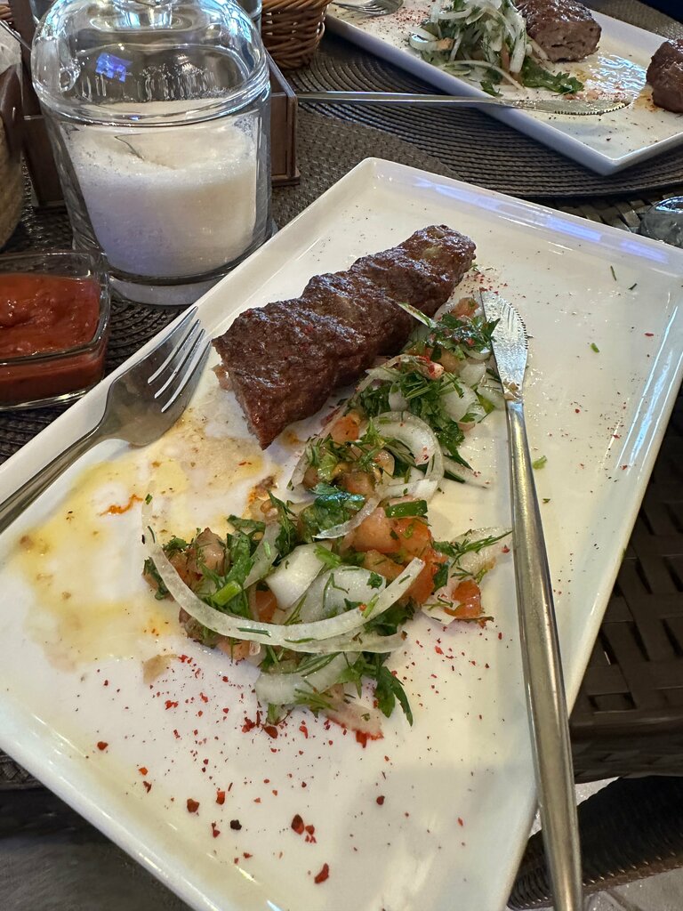 Kafe Шашлычный дворик, Şçolkino, foto