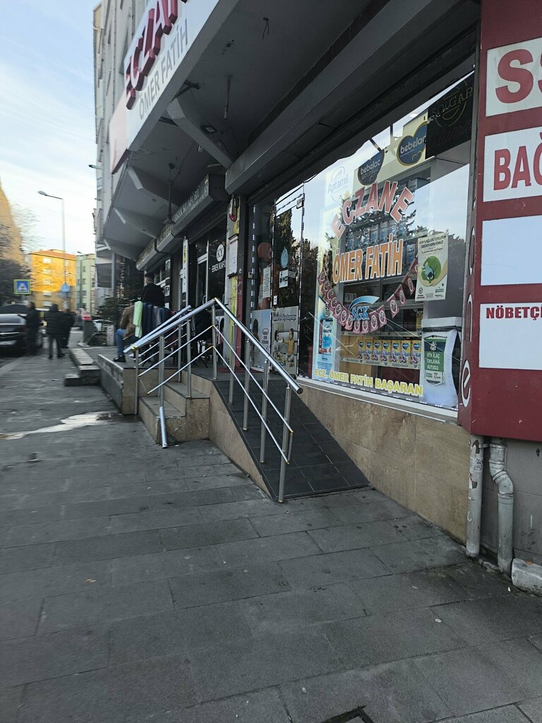 Eczaneler Ömer Fatih Eczanesi, İstanbul, foto