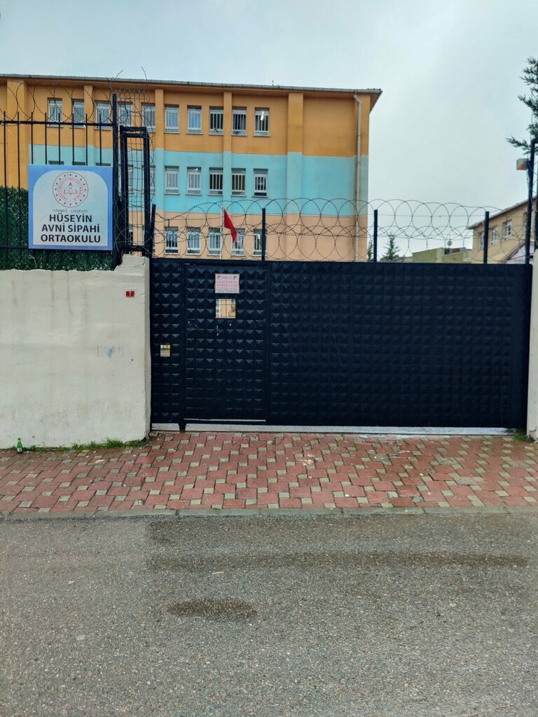 Ortaokul Hüseyin Avni Sipahi Ortaokulu, İstanbul, foto