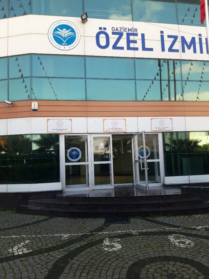 Özel okul Özel İzmir Lokman Hekim Mesleki ve Teknik Anadolu Lisesi, İzmir, foto