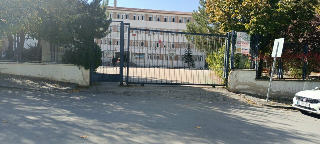 Ortaokul Dr. Binnaz Rıdvan Ege Anadolu Lisesi, Ankara, foto