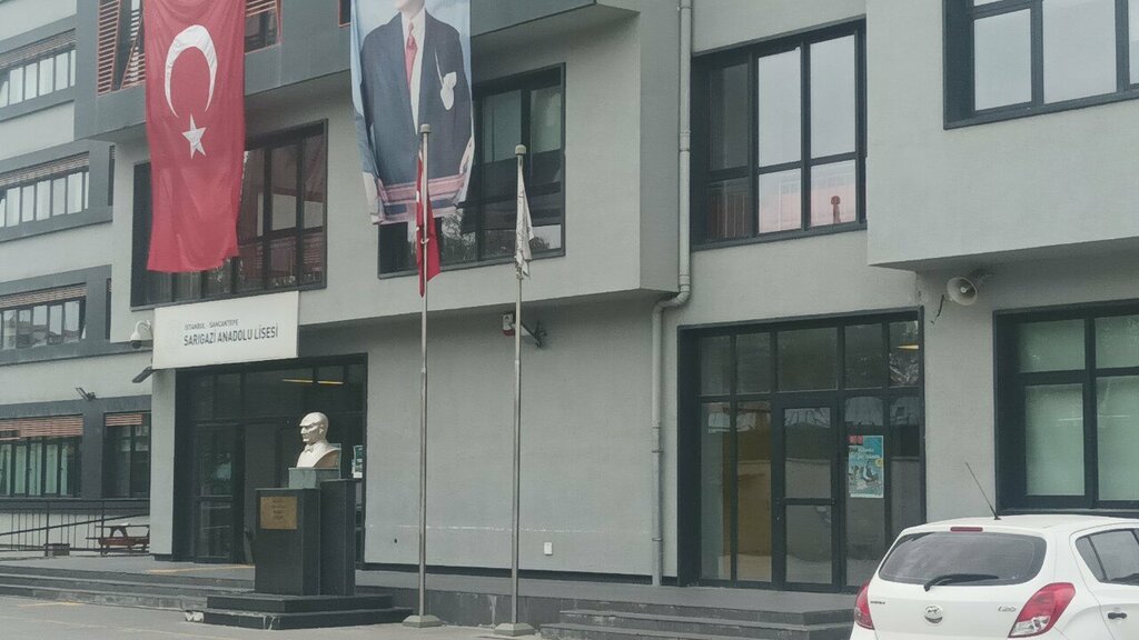 Fen lisesi, sosyal bilimler lisesi Sarıgazi Anadolu Lisesi, İstanbul, foto