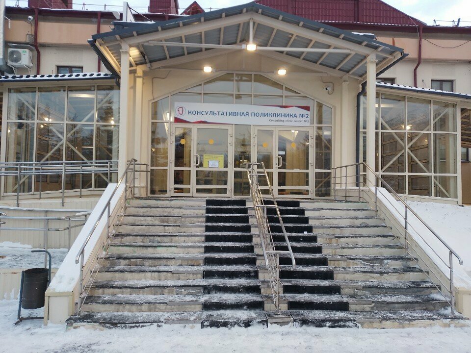 Aşılama noktası Пункт вакцинации в ГБУЗ ТО ОКБ 1, Консультативная поликлиника 2, Tiumen, foto