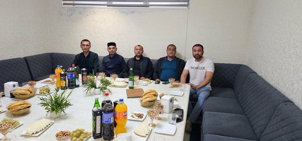 Restoran Makon Do'stlar Davrasida, Nemengan, foto