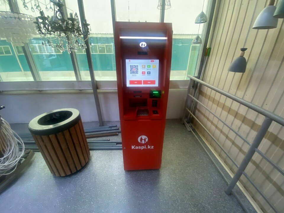 ATM'ler Kaspi, Almatı, foto