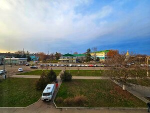 Медцентр (Komsomolskaya ulitsa No:165), tıp merkezleri ve klinikler  Gulkeviçi'den