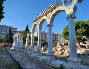 Thyateira Tepe Mezarları (Manisa, Akhisar, Hürriyet Mah., 15. Cad.), müzeler ve sanat galerileri  Akhisar'dan