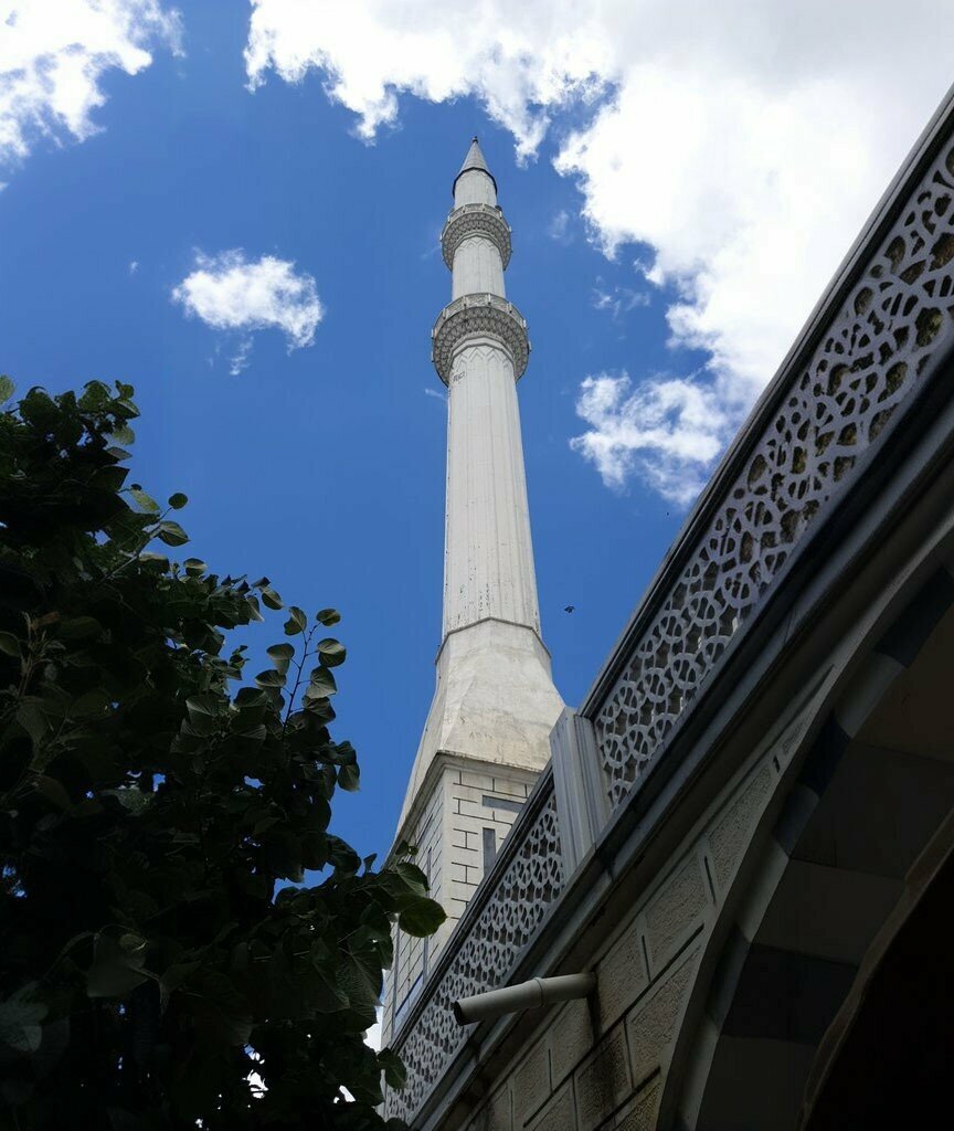 Cami Kemerburgaz Mahallesi Merkez Cami, İstanbul, foto