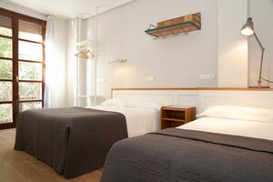 Apartamentos Sabinas Don Jaime (Calle Don Jaime I No:48, Zaragoza), otel  Zaragoza'dan