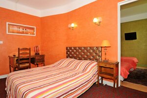 Hotel La Tour (Boulevard du Champ de Foire No:3, Sully-sur-Loire), otel
