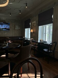 Кафе Бiстро (1-ya Naberezhnaya ulitsa No:7, Vyatskoe Village), kafe  Yaroslavskaya oblastından