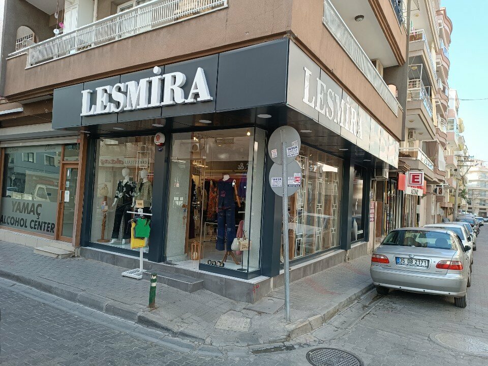 Giyim mağazası Lesmira, İzmir, foto