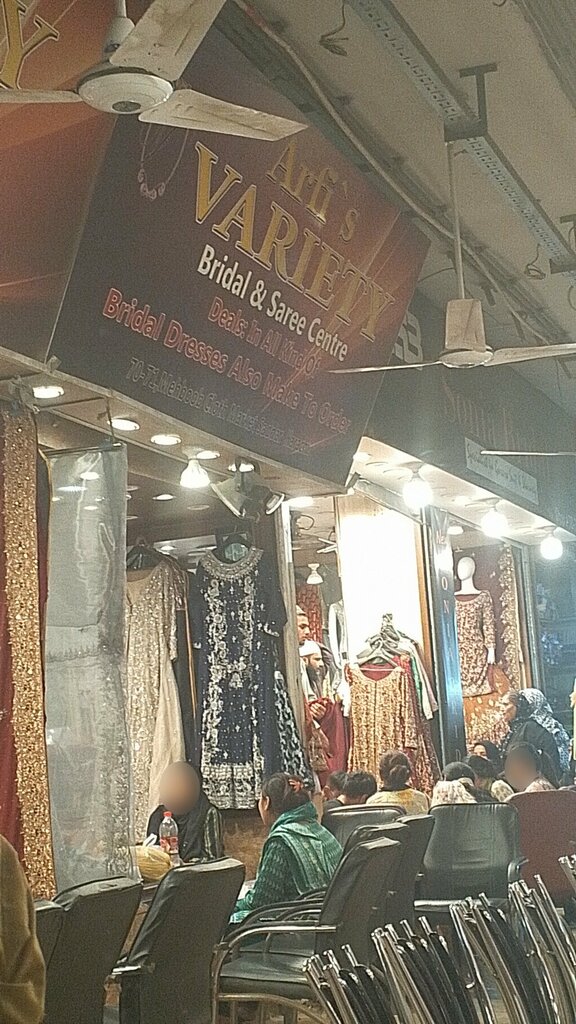 Kutlama ürünleri Arfi's Variety Bridal & Saree Center, Karaçi, foto