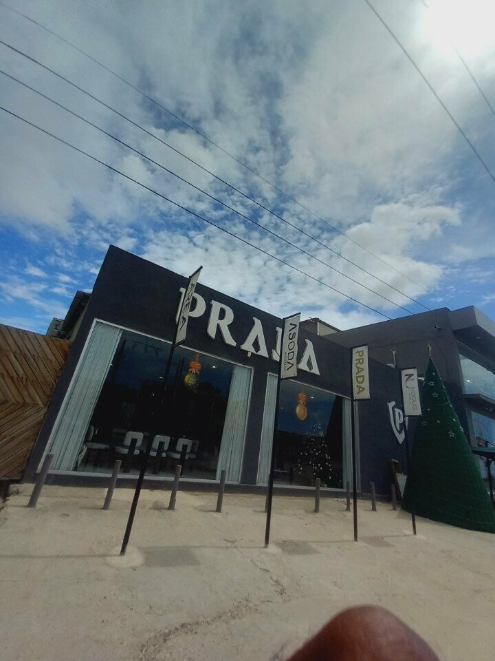Yapı mağazası Prada, Loanda, foto
