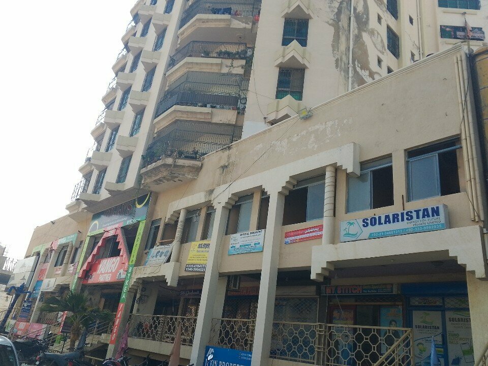 Emlak ofisi Feroz Enterprises Nadra esahulat center, Karaçi, foto