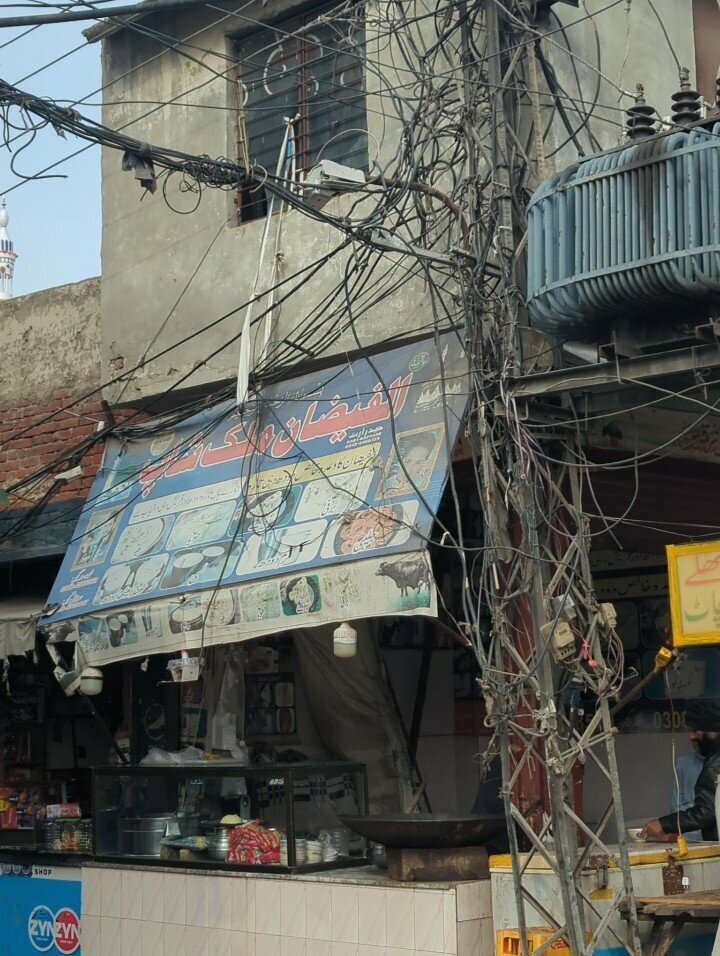 Süt ürünleri satış mağazaları Al fazian milk shop, Lahor, foto