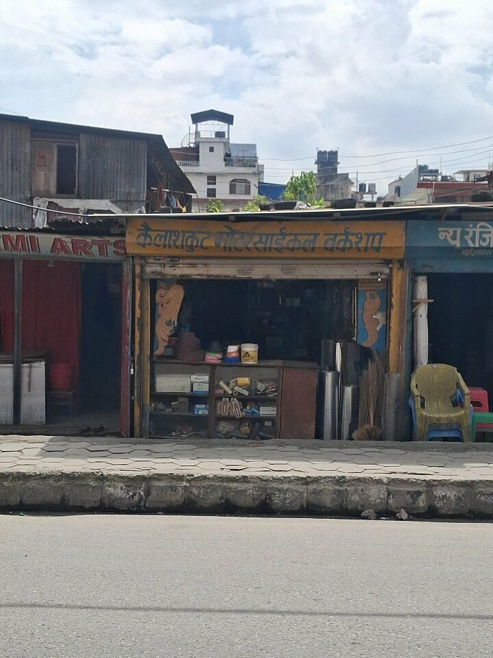 Motosiklet tamiri Kaushalakut motorcycle Workshop, Katmandu, foto