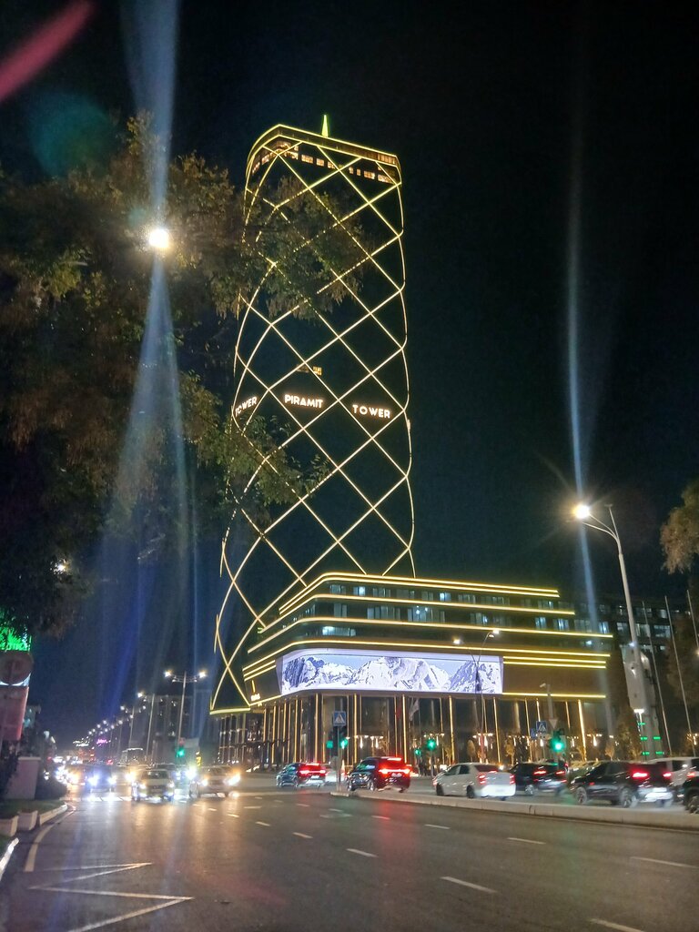 Alışveriş merkezleri Piramit Mall, Taşkent, foto