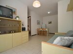 Comfortable apartment close to the beach (33 Via Croce del Sud), daireler  İtalya'dan
