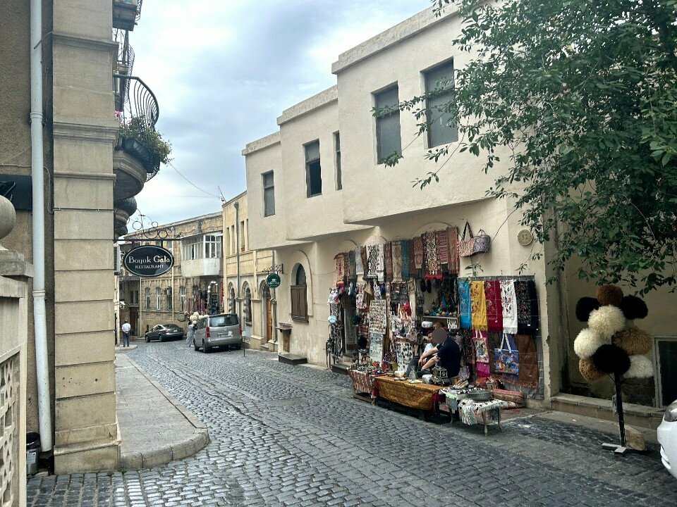 Mefruşat Khalcha, tokhuculuq mehsullari ve parcha, Bakü, foto