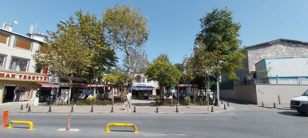 Çocuk oyun ekipmanları Çarşamba Meydanı parkı, İstanbul, foto
