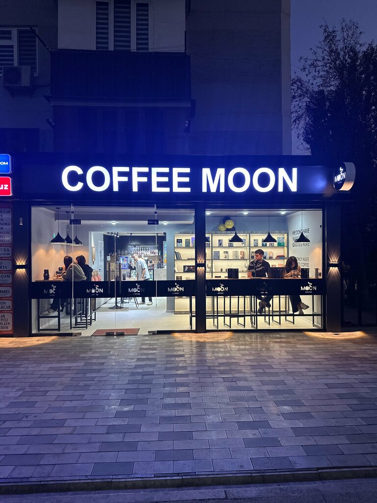 Kahve dükkanları Coffee Moon, Nemengan, foto
