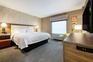 Hampton Inn & Suites Charlottetown (Prince Edward Island, Queens County, Charlottetown Airport), otel  Charlottetown'dan