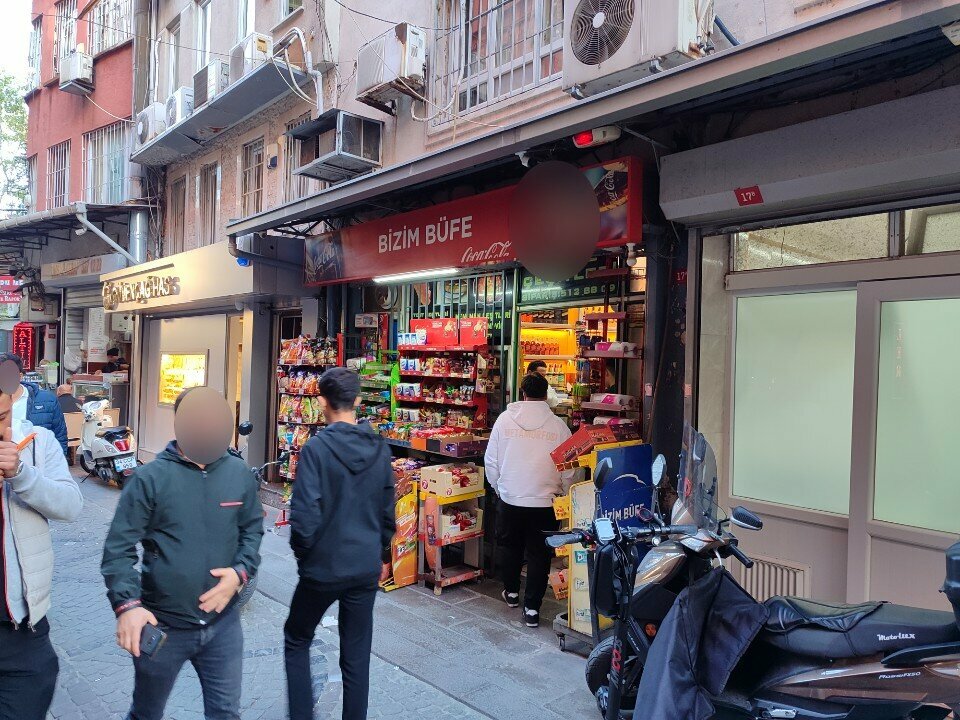 Alkollü içecekler Bizim Büfe, İstanbul, foto